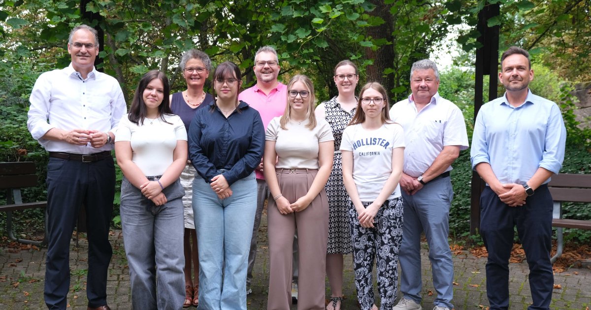 Neun junge Leute starten bei der Kreisverwaltung ins Berufsleben | Landkreis Südliche Weinstraße