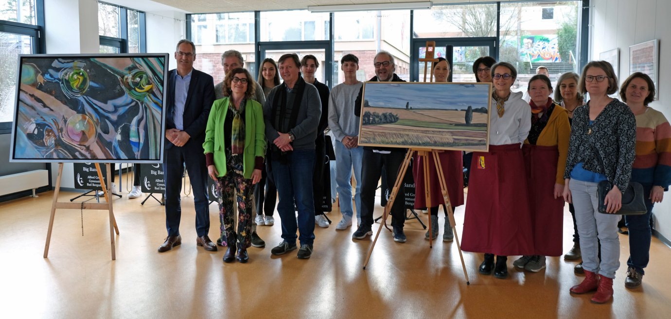 Landrat Seefeldt übergibt Gymnasium im Alfred-Grosser-Schulzentrum Bad ...